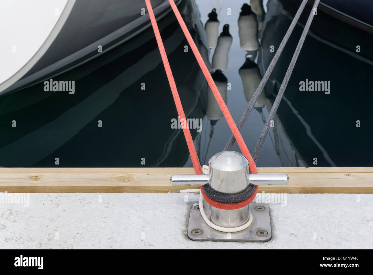 Fast rope hi-res stock photography and images - Alamy