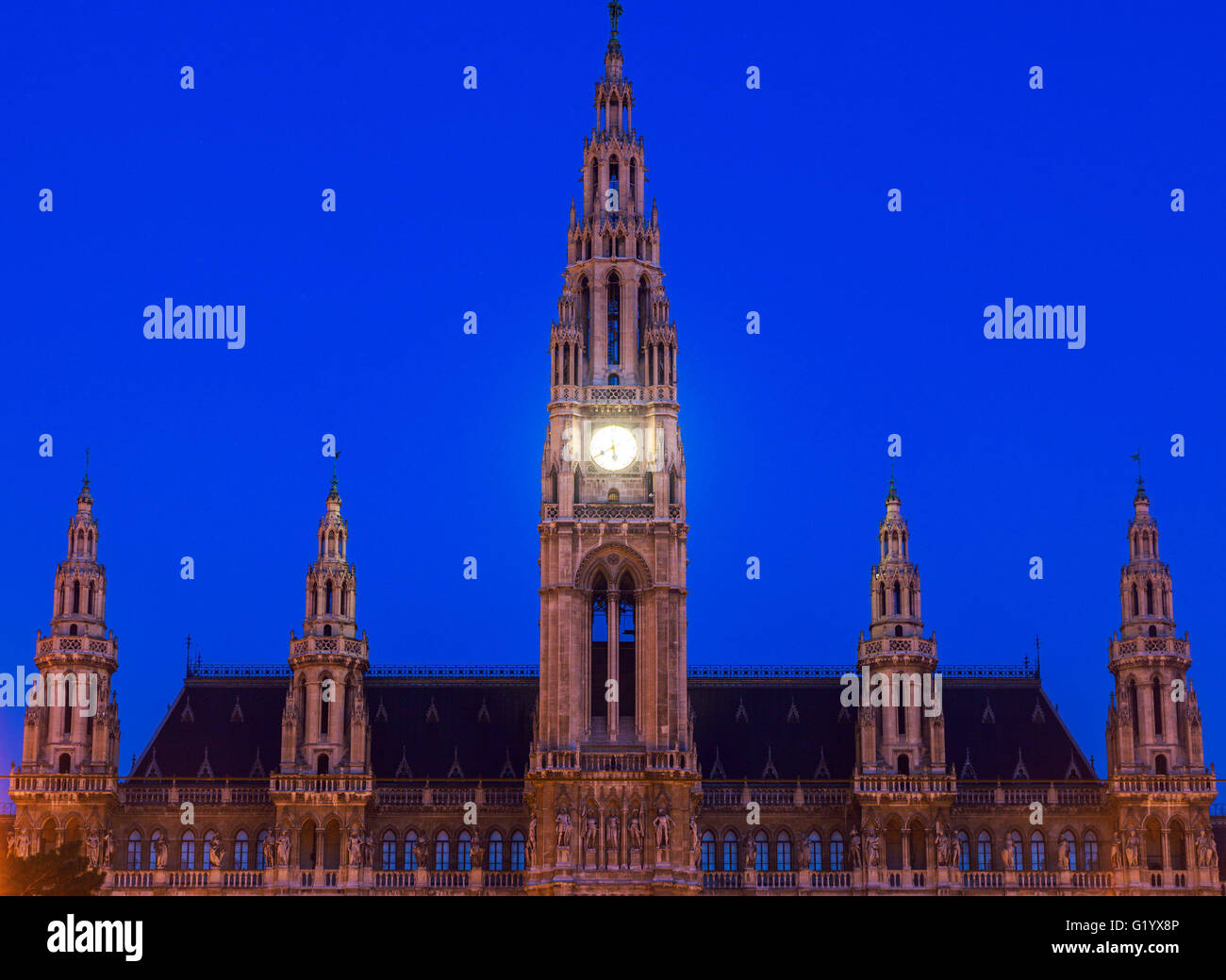 Vienna skyline at night hi-res stock photography and images - Alamy