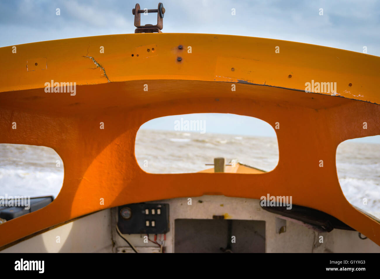 Small rolling waves hi-res stock photography and images - Alamy