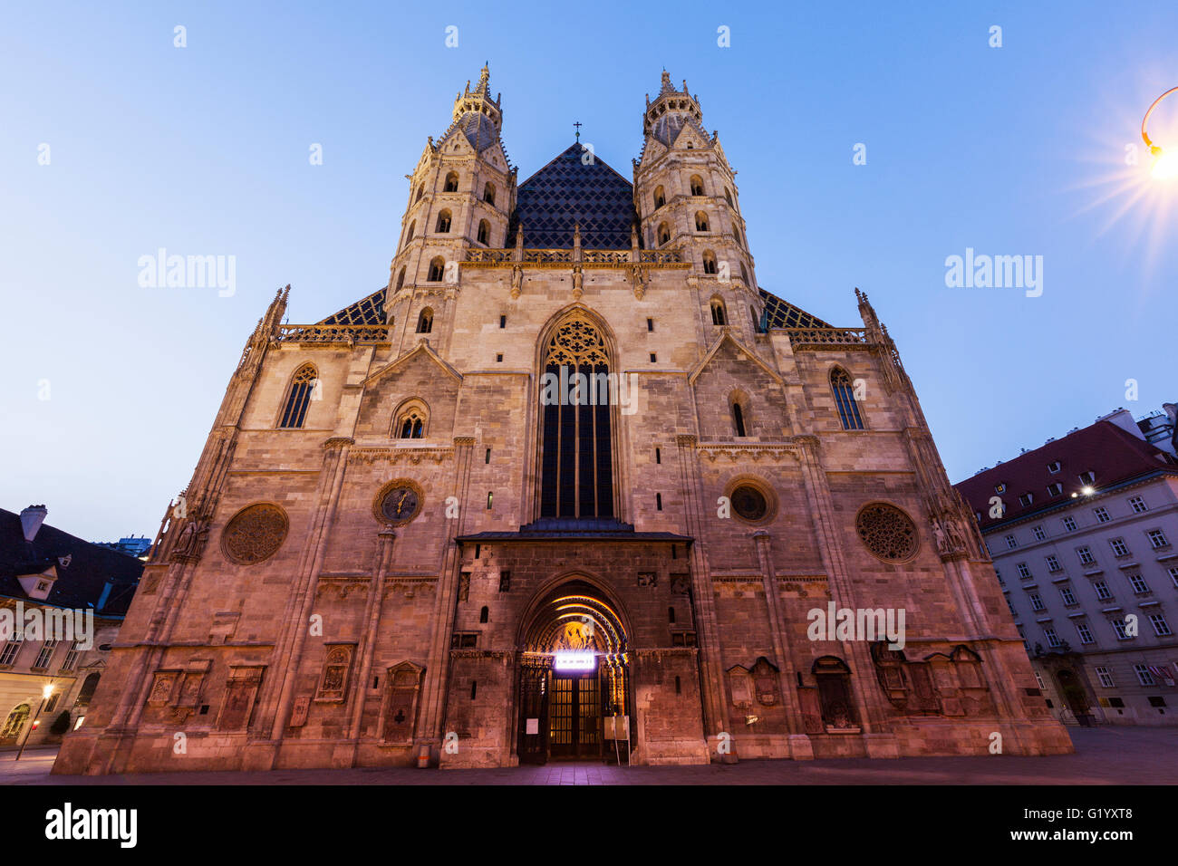Stephen's square in vienna hi-res stock photography and images - Alamy
