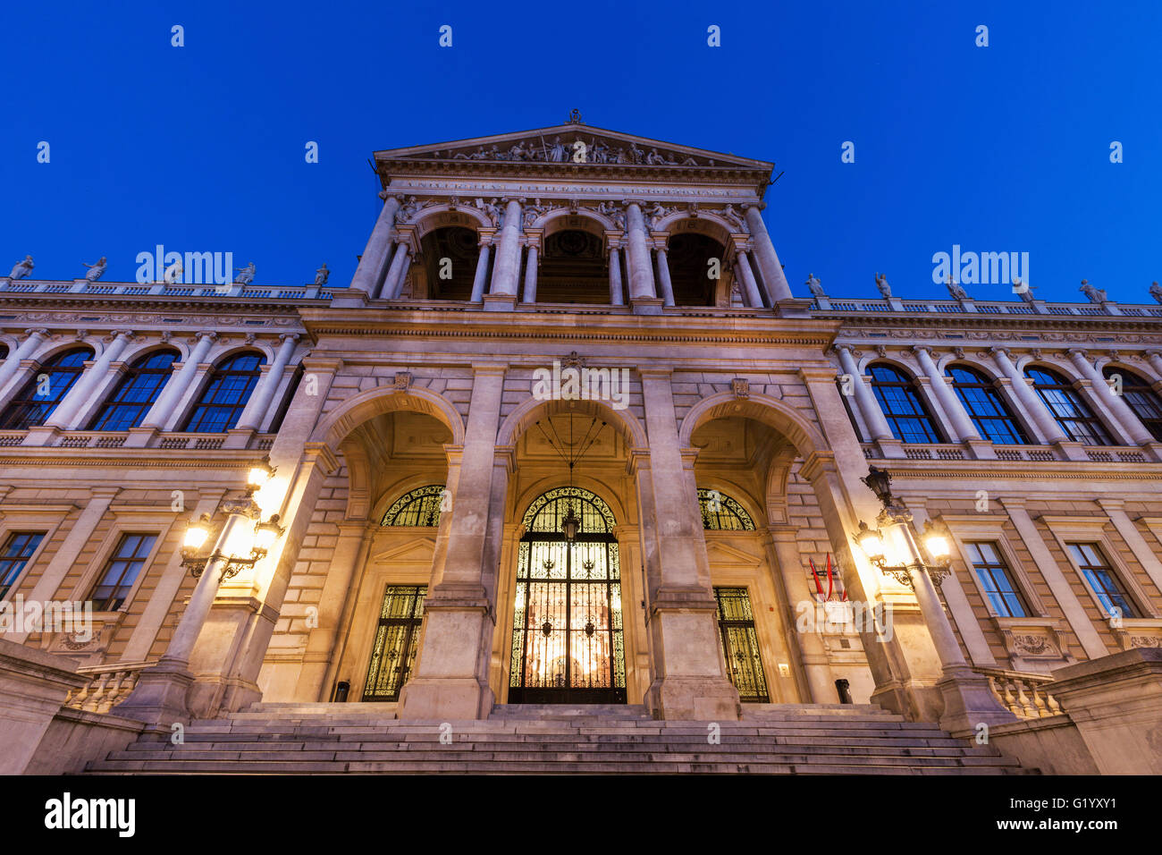 University of Vienna at night Stock Photo - Alamy