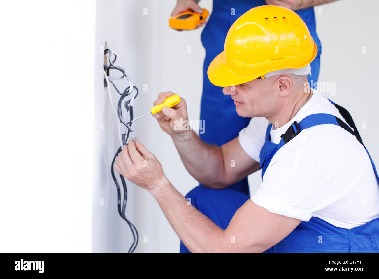 Two builders working electricity hi-res stock photography and images ...
