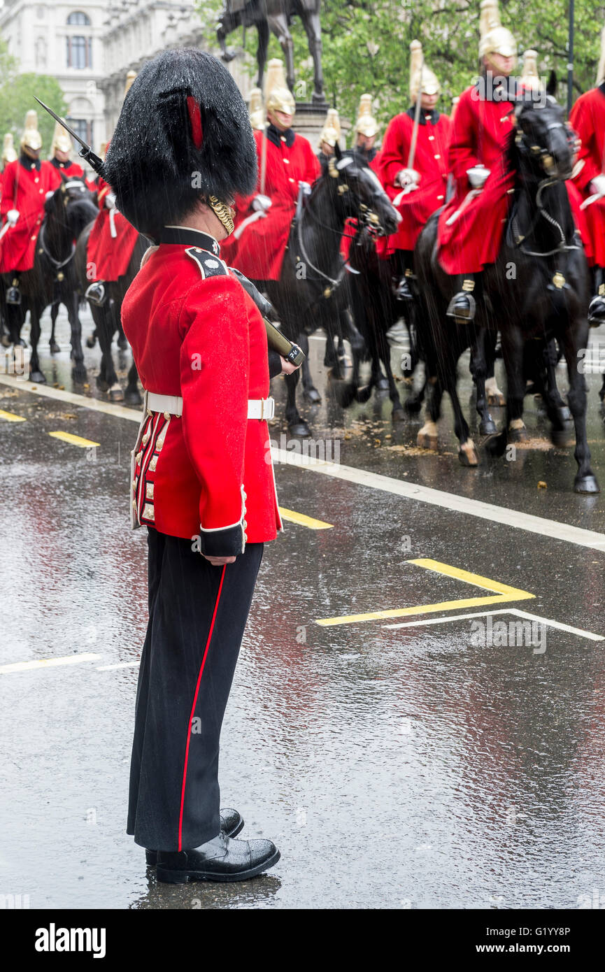LONDON - MAY 18, 2016: Guard stands at attention as horse-drawn ...