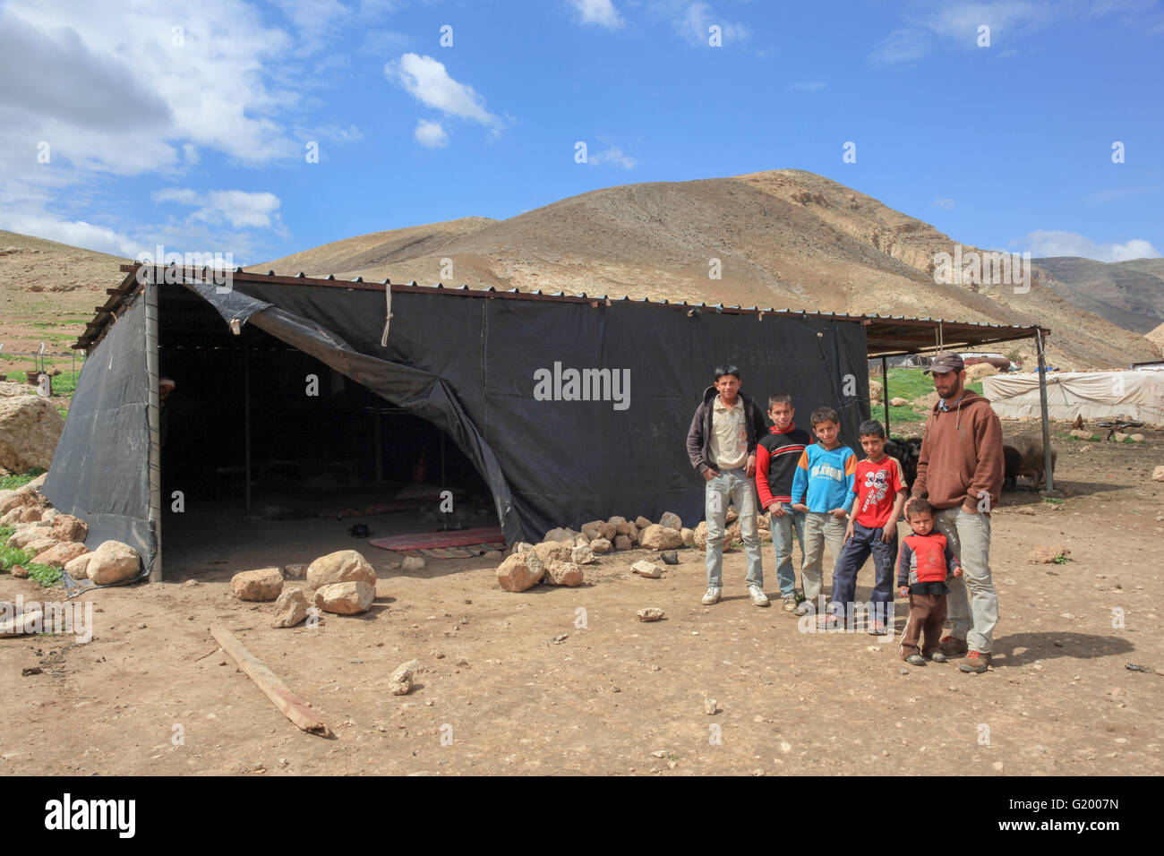 Poor family hi-res stock photography and images - Alamy