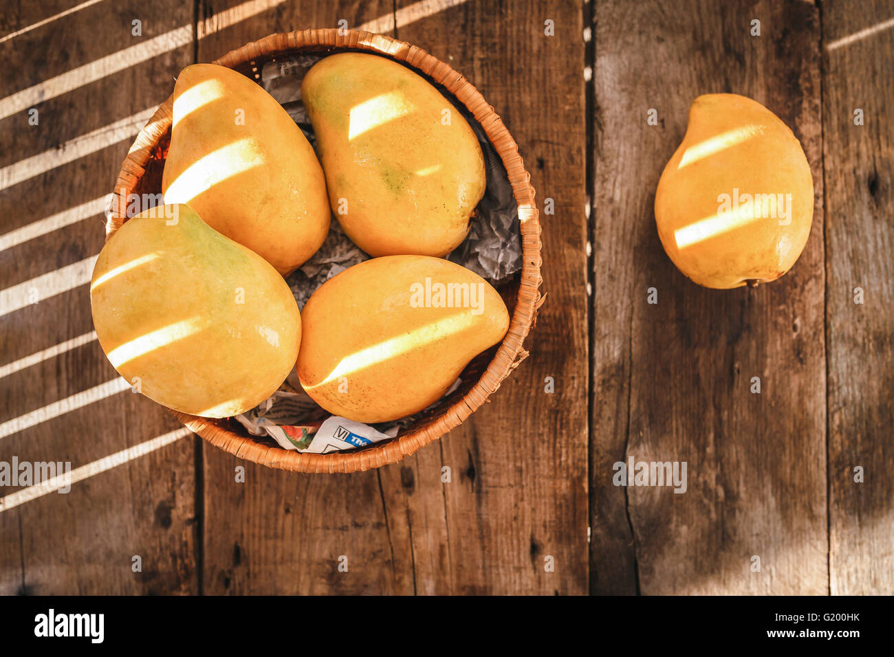 Yellow mangoes hi-res stock photography and images - Alamy