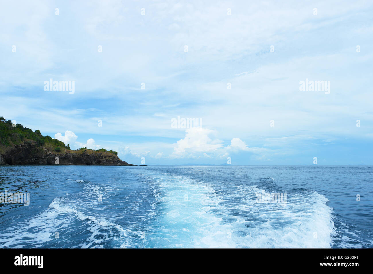 Wake caused by cruise ship Stock Photo - Alamy