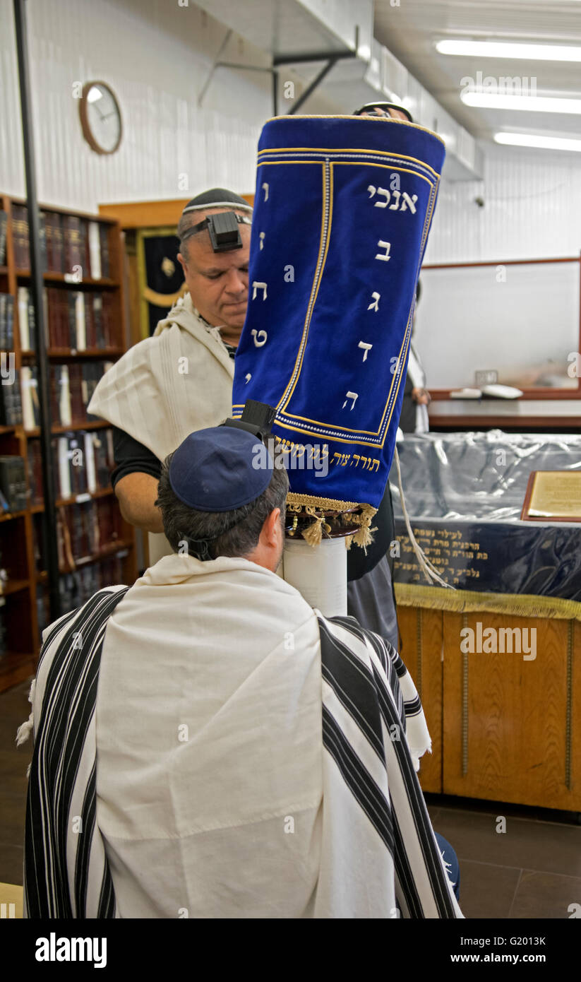 Jewish ark torah hi-res stock photography and images - Alamy