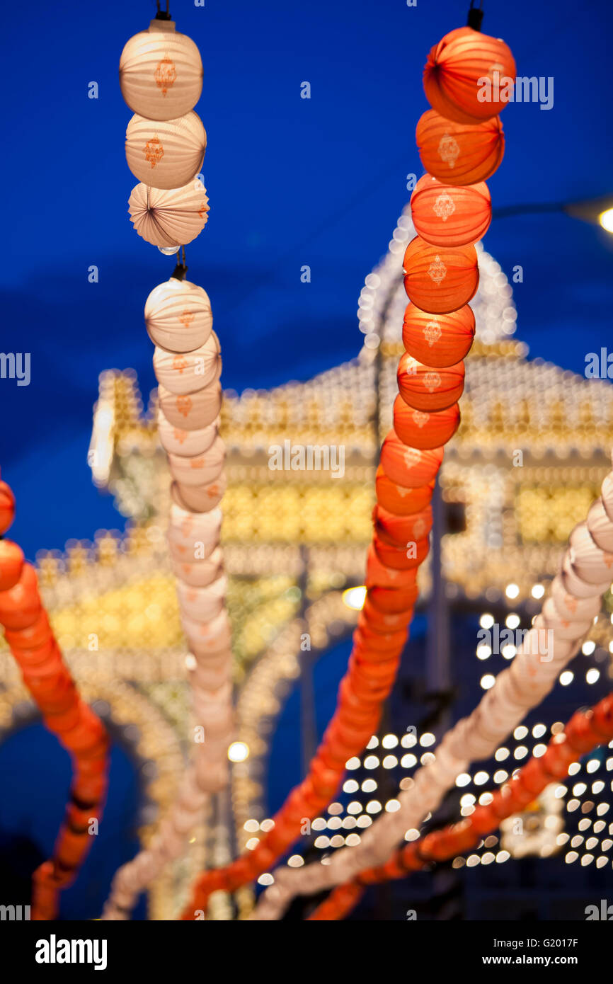 Thousands paper lanterns illuminate the "Feria de Abril", Seville ...