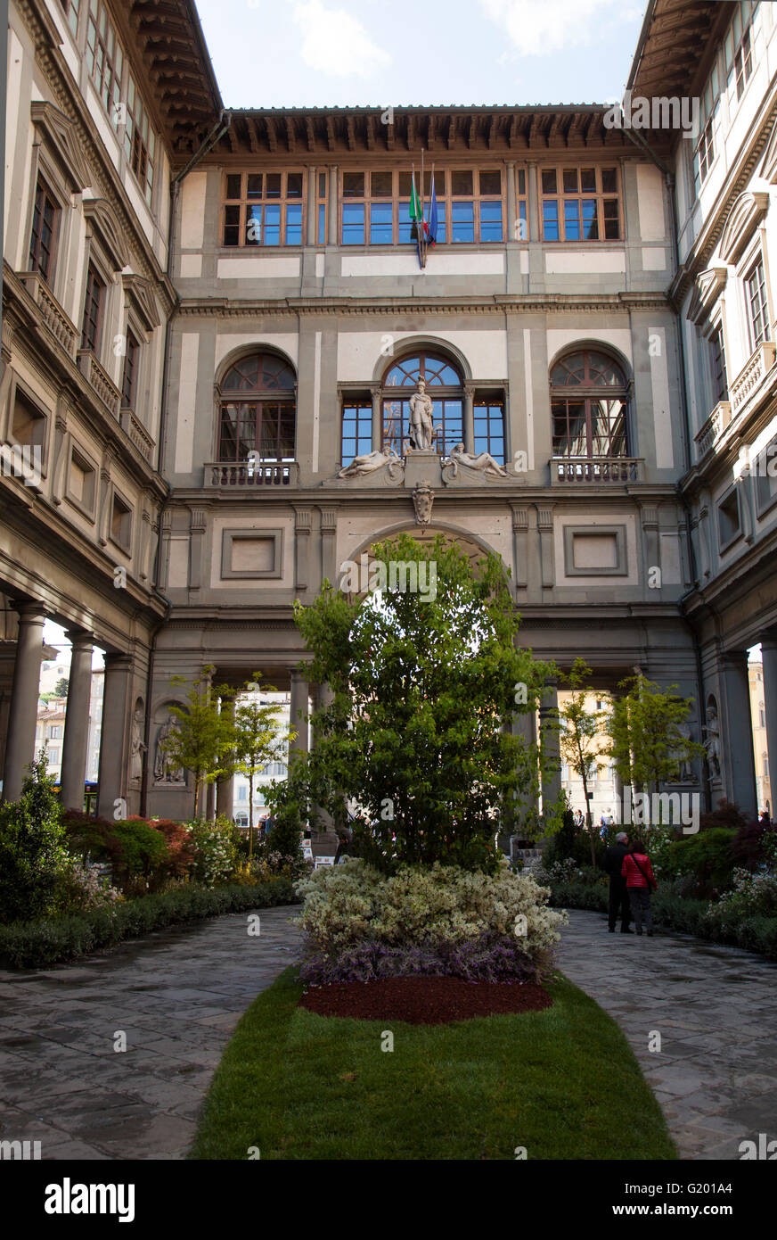 Statue of at the uffizi gallery in florence hi-res stock photography ...