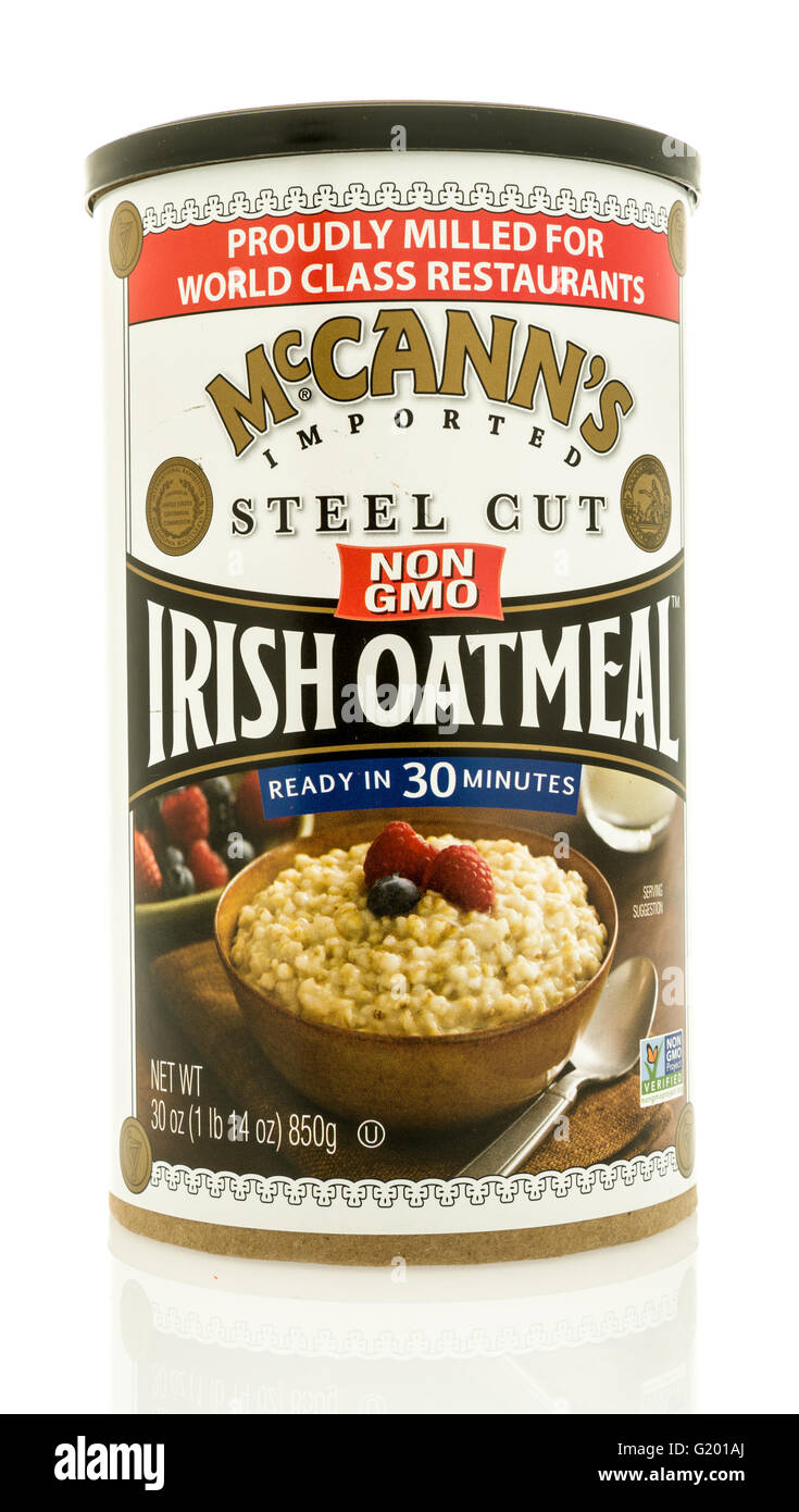 Winneconne, WI - 19 May 2016: Can of McCann's steel cut Irish oatmeal ...