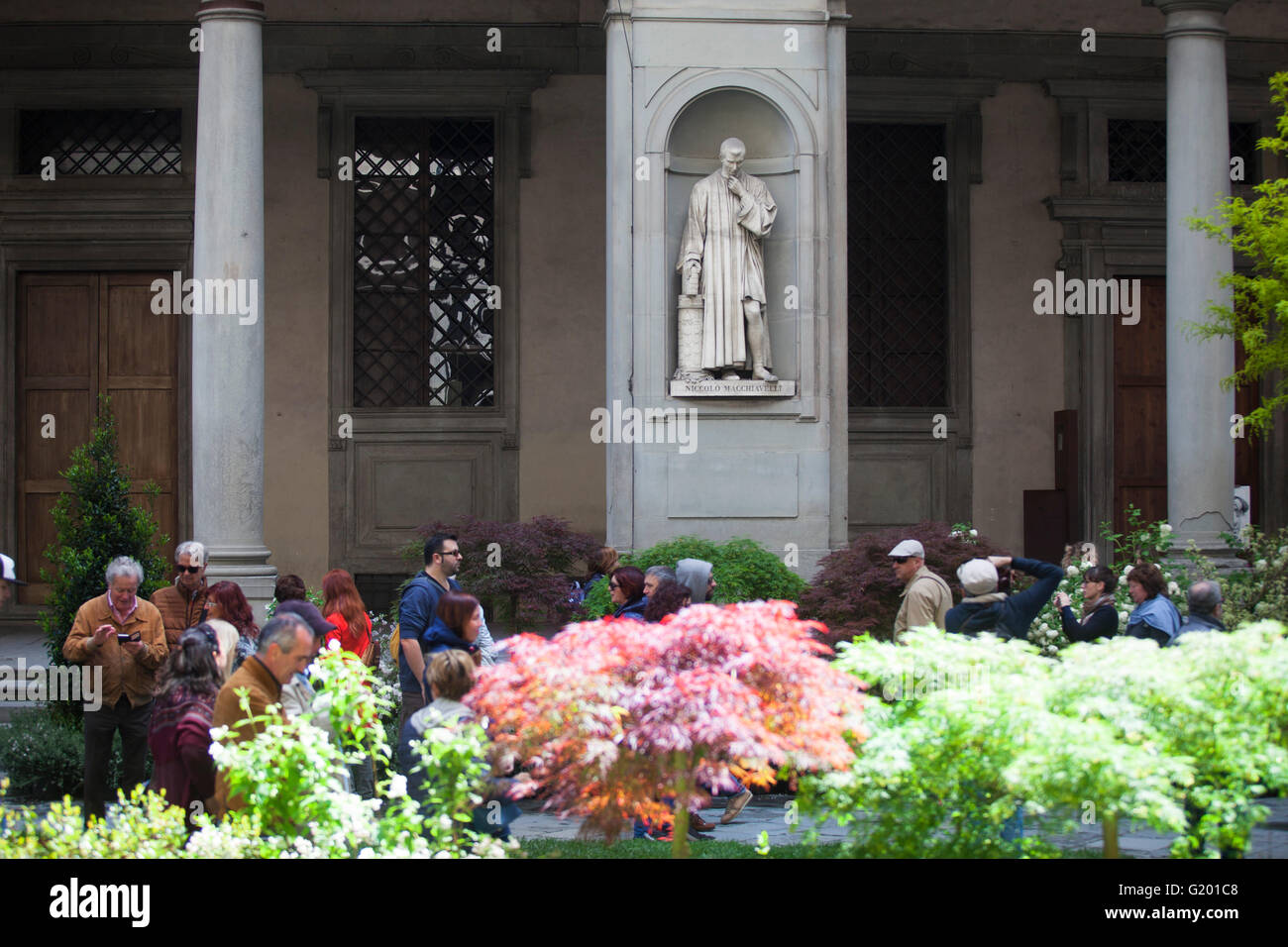 Italy,Tuscany,Florence, the Uffizi gallery square and statue Stock ...