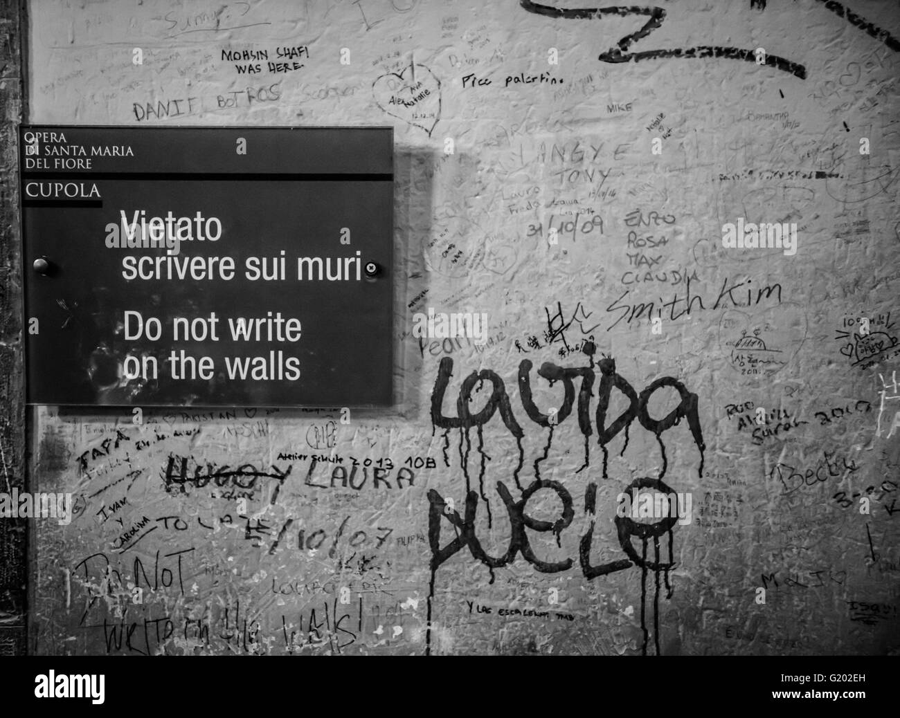 graffiti on wall with sign Stock Photo - Alamy