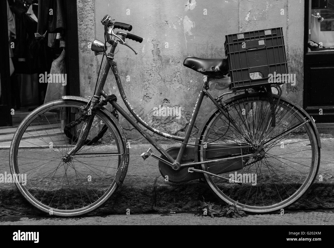 Bike basket cycle delivery Black and White Stock Photos & Images - Alamy