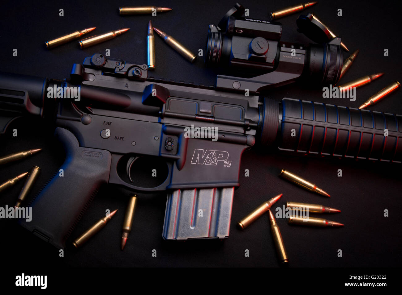 Smith & Wesson M&P15 Rifle with Vortex Scope Stock Photo - Alamy
