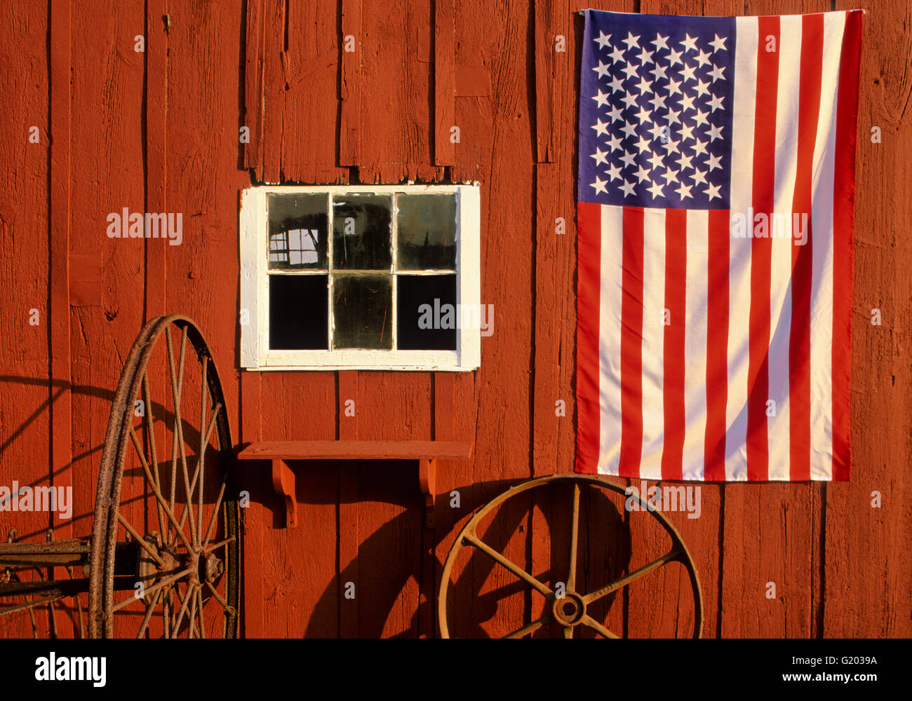 American flags on barns hi-res stock photography and images - Alamy