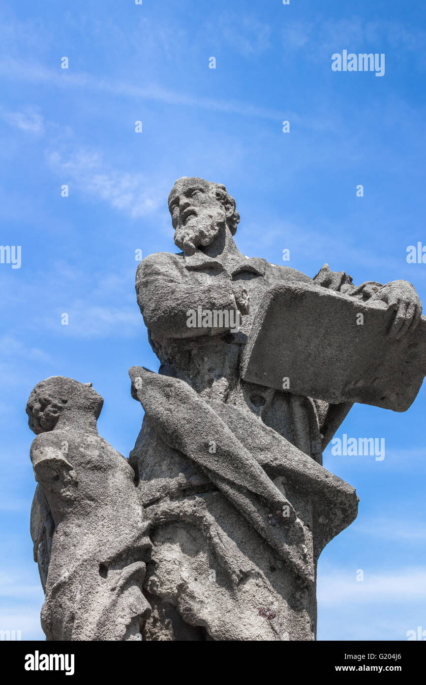 Statue boy student book hi-res stock photography and images - Alamy