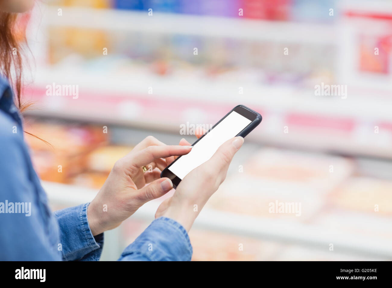 Hands using a smartphone Stock Photo - Alamy