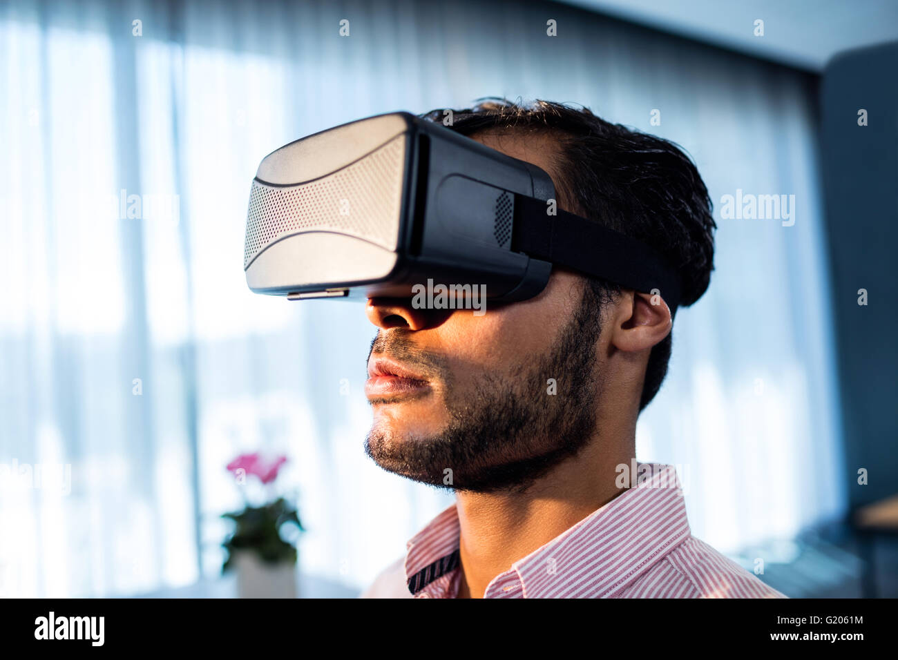 Businessman using an oculus Stock Photo - Alamy