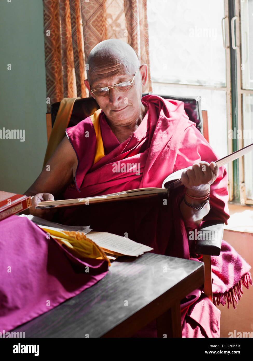 Geshe hi-res stock photography and images - Alamy