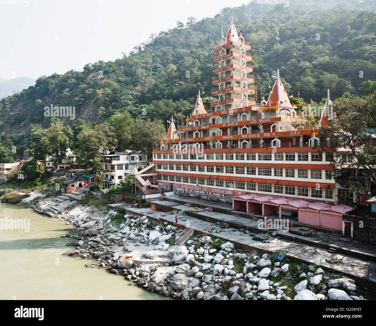 India uttarakhand rishikesh temple hi-res stock photography and images ...