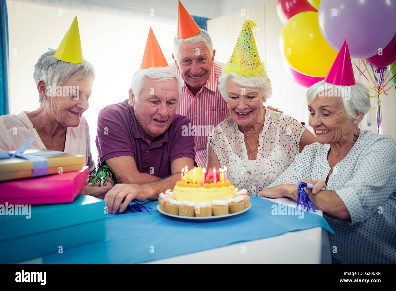 Group of seniors celebrating hi-res stock photography and images - Alamy