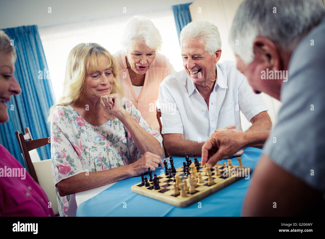 Group of seniors playing chess Stock Photo - Alamy