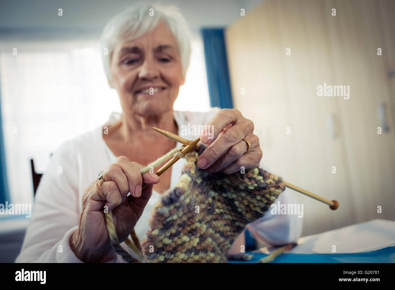 Senior woman sewing Stock Photo - Alamy