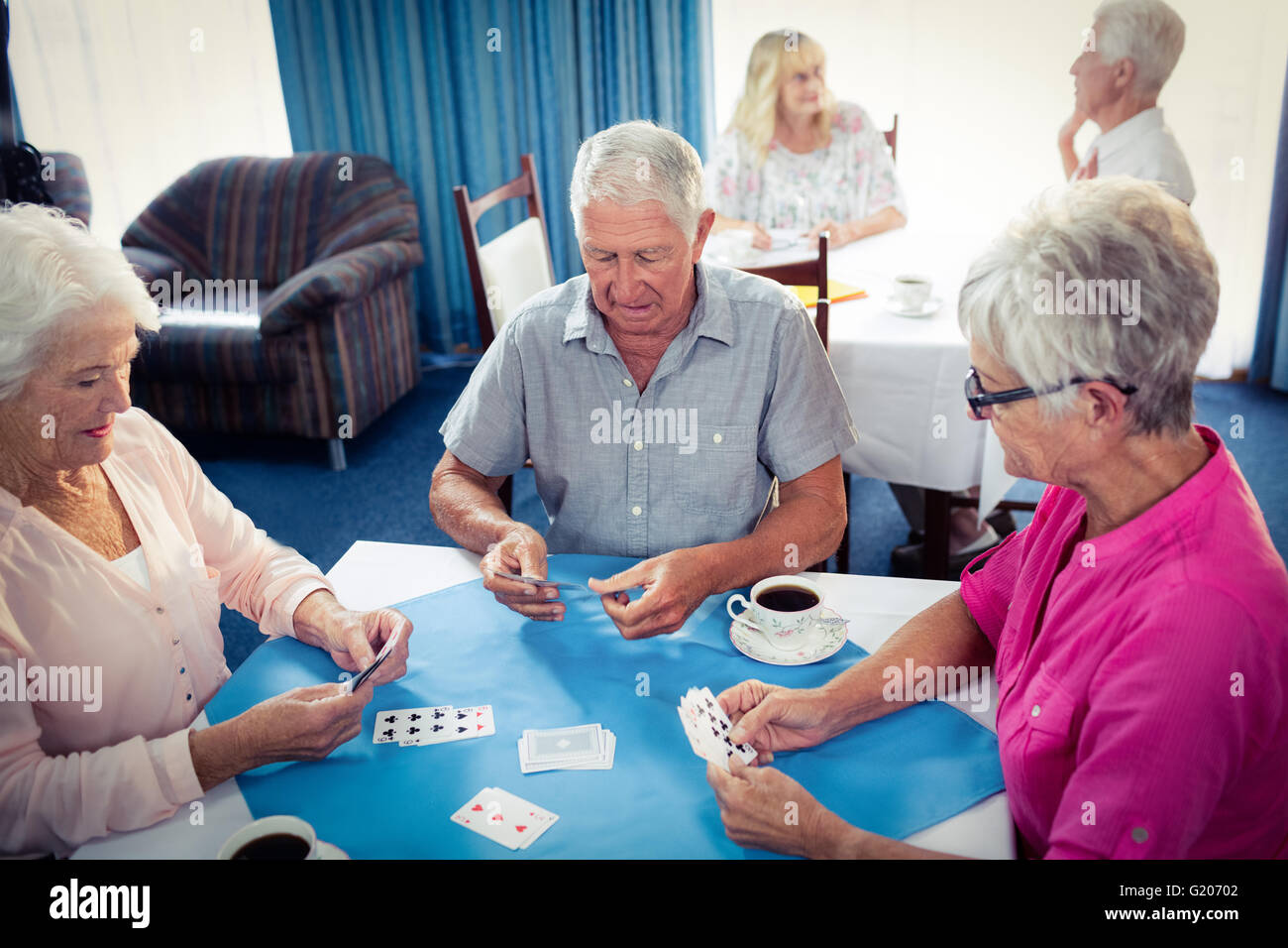 Group seniors playing cards hi-res stock photography and images - Alamy