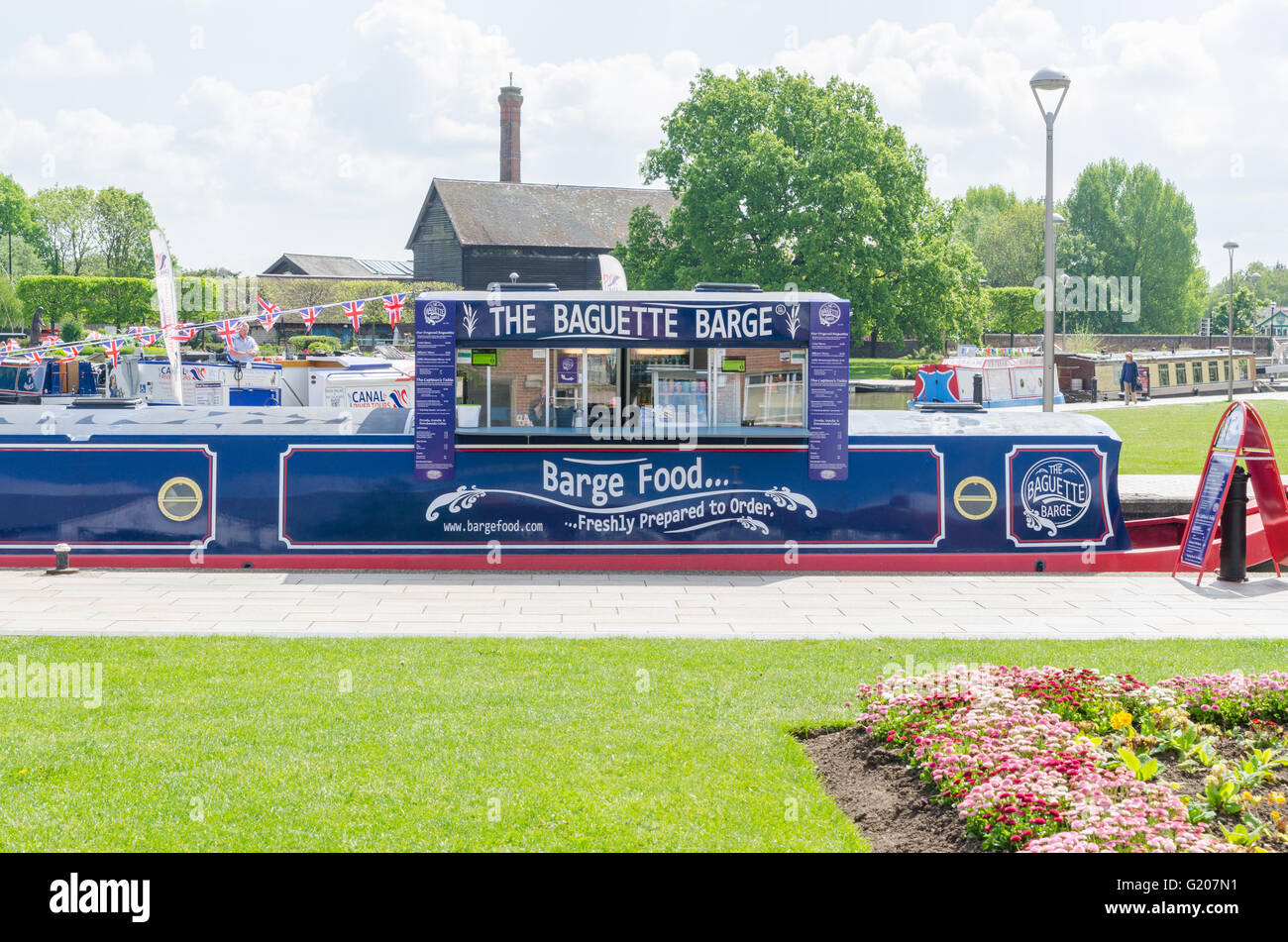 Barge cafe hi-res stock photography and images - Alamy