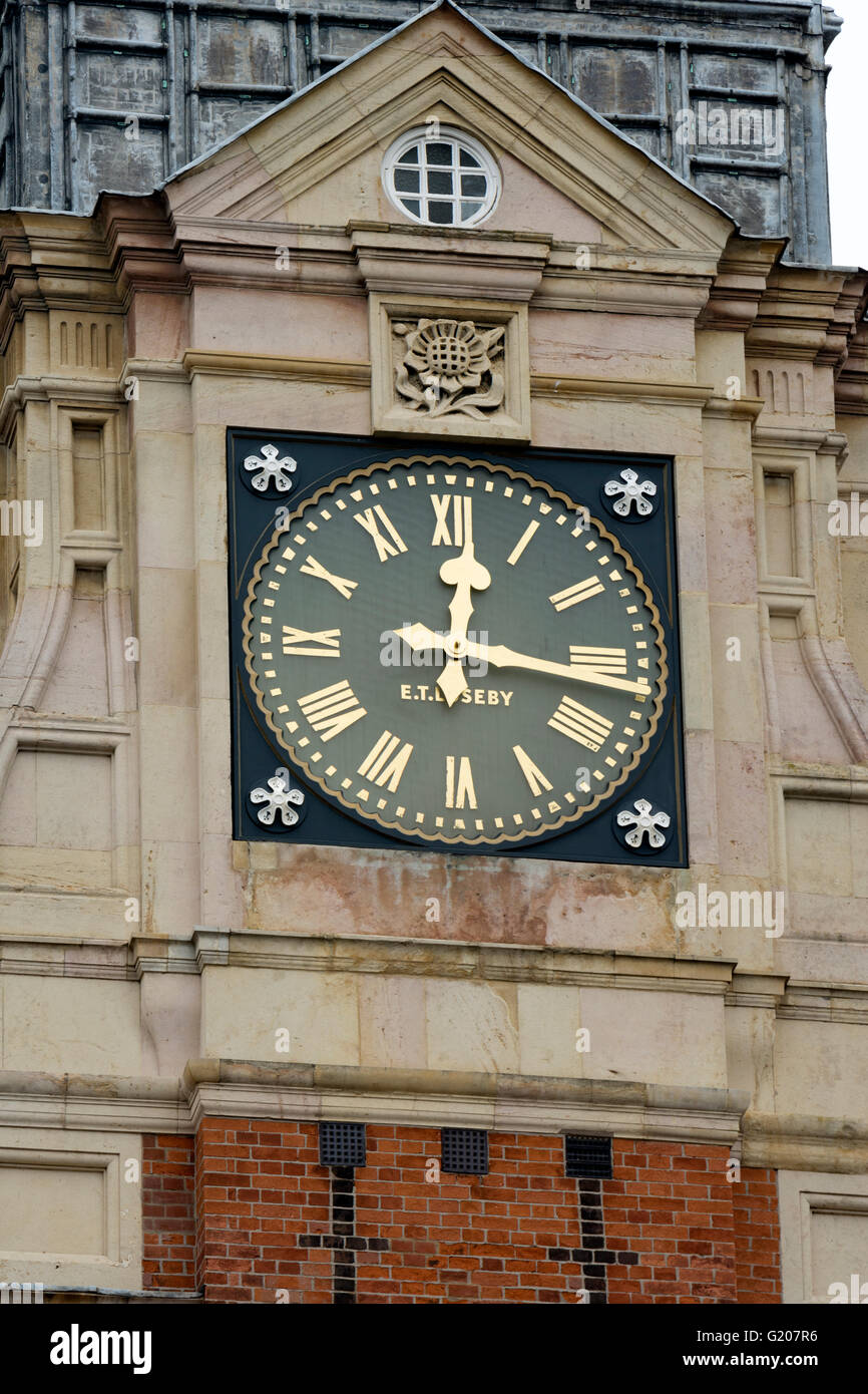 Clock face roman numerals hi-res stock photography and images - Alamy