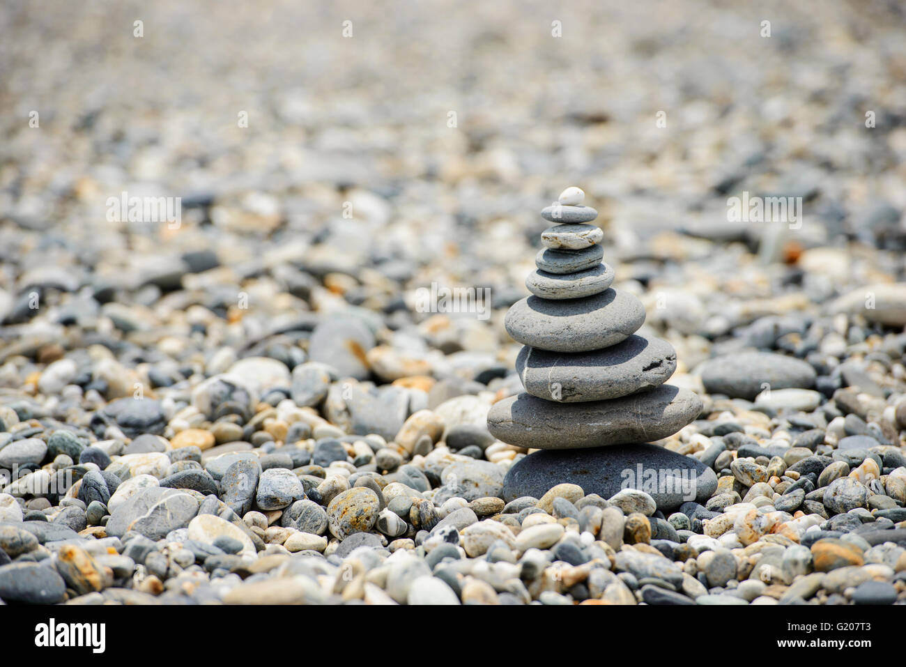Small balanced rock hi-res stock photography and images - Alamy
