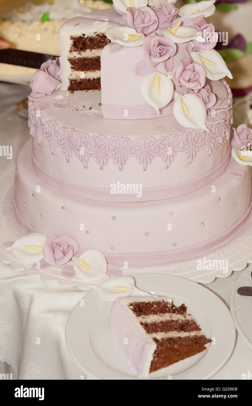 Pink tiered cake hi-res stock photography and images - Alamy