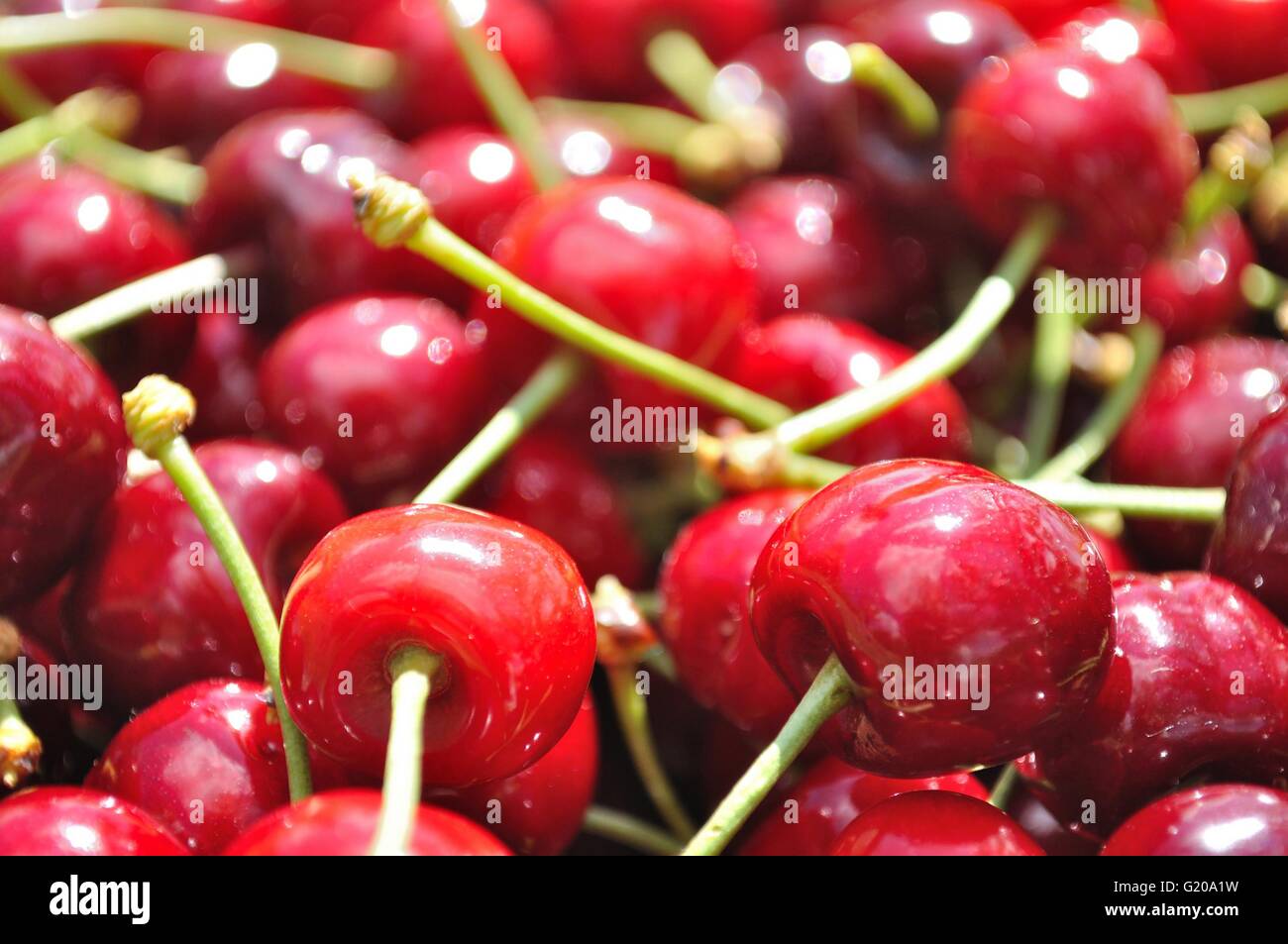 Red fruit texture hi-res stock photography and images - Alamy