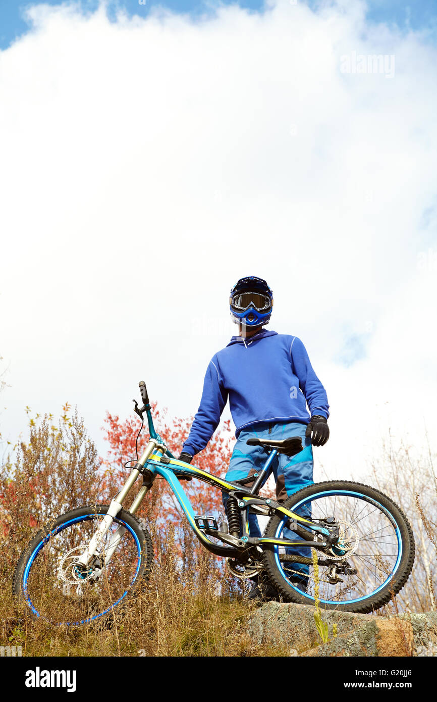 Man mountain bike hi-res stock photography and images - Alamy