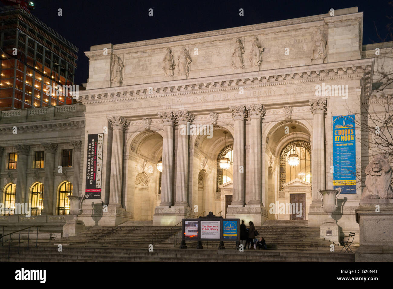 New York Public Library is an emblematic building located in the East ...