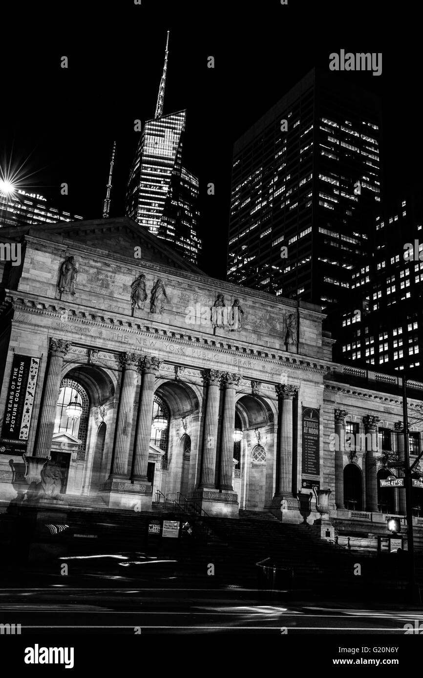 New York Public Library is an emblematic building located in the East ...