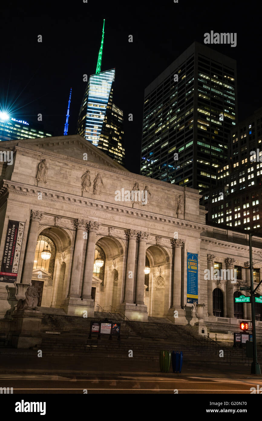 New York Public Library is an emblematic building located in the East ...