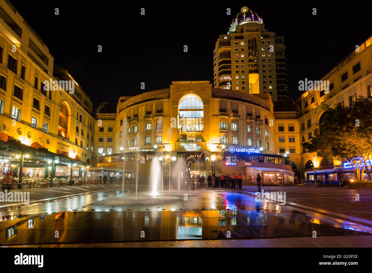 Nelson Mandela Square in Sandton, Johannesburg Stock Photo - Alamy