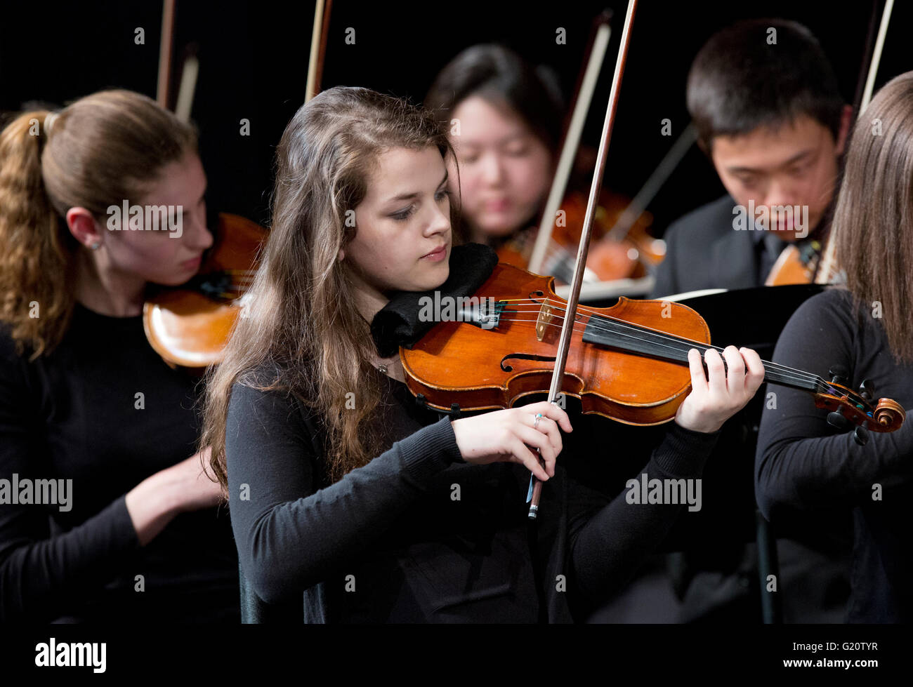 Teen orchestra hi-res stock photography and images - Alamy