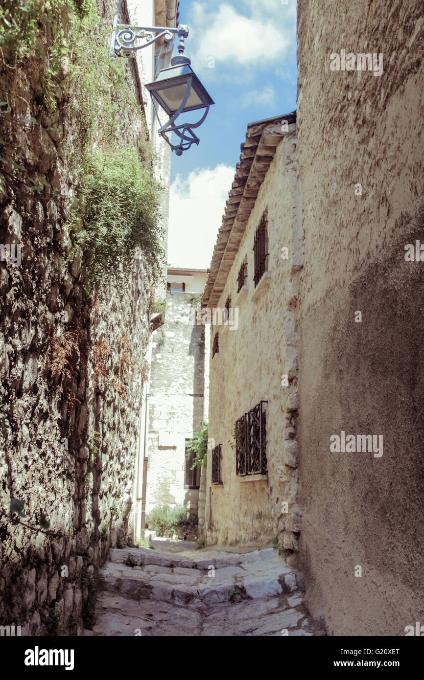 Alley house walls old hi-res stock photography and images - Alamy