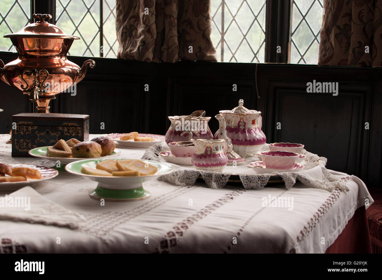 Victorian parlor hi-res stock photography and images - Alamy