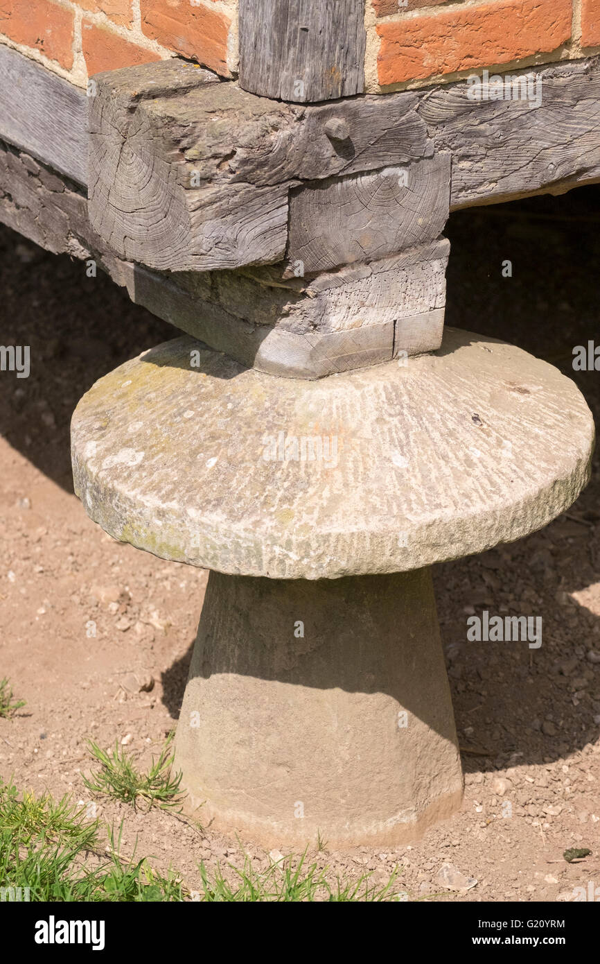 Support stone hi-res stock photography and images - Alamy