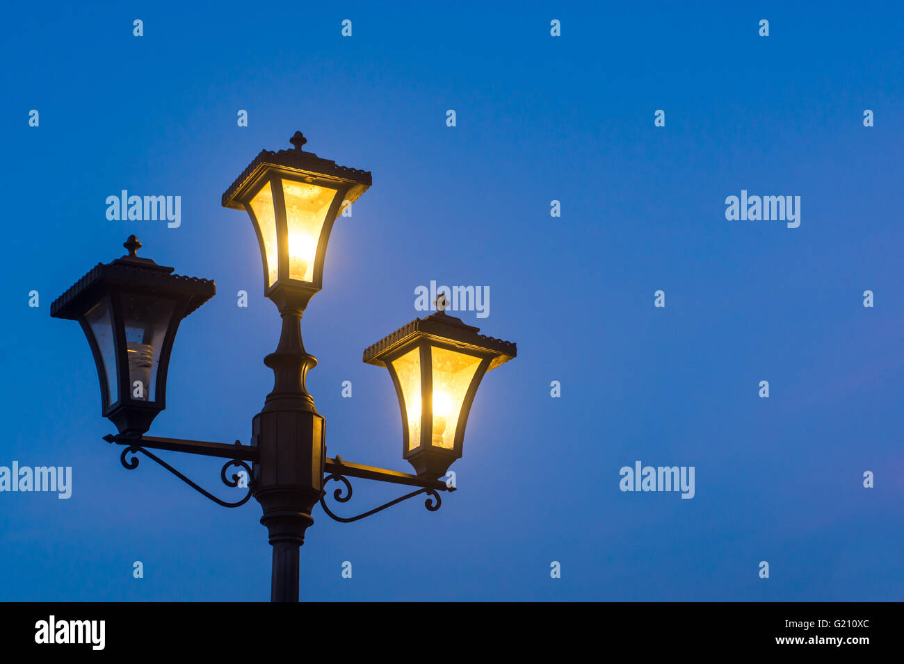 Victorian lamppost light night hi-res stock photography and images - Alamy