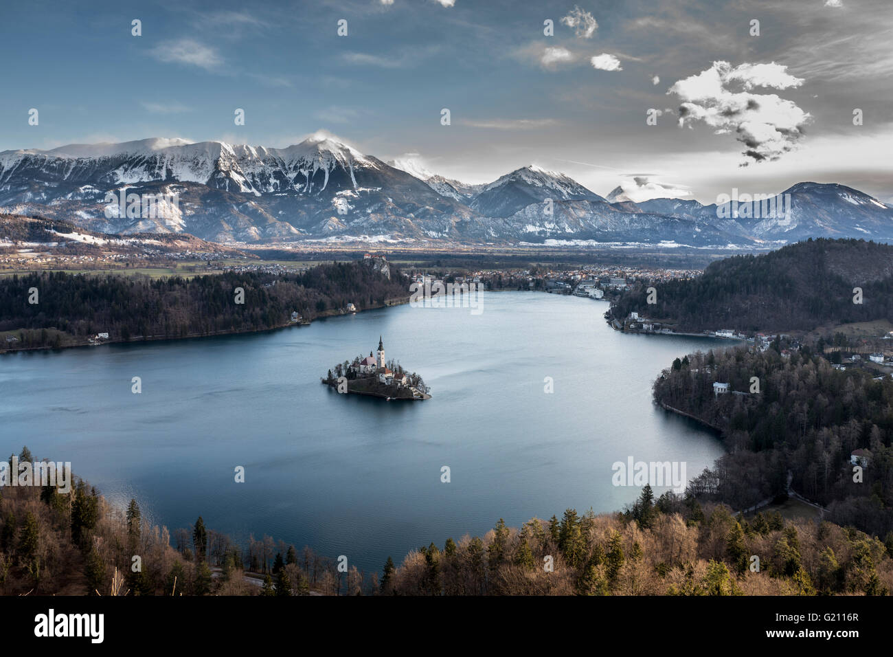 Middle lake hi-res stock photography and images - Alamy