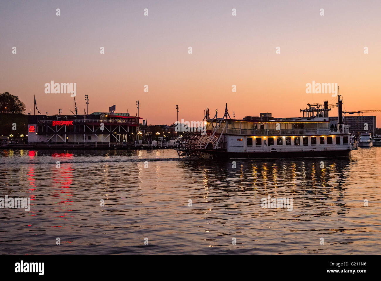Baltimore maryland paddle boats hi-res stock photography and images - Alamy