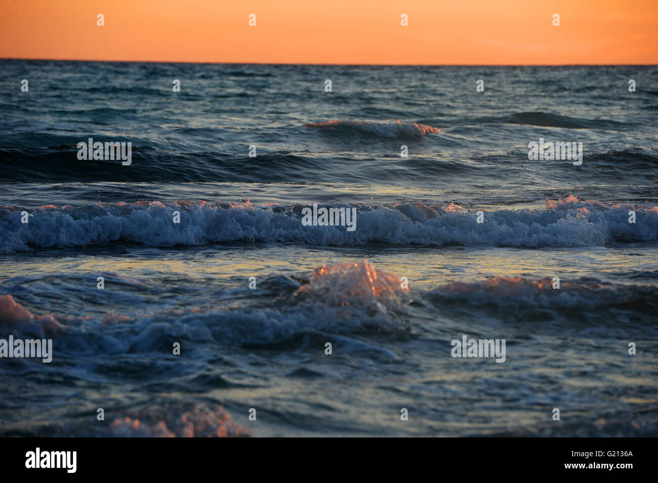 Wave crests hi-res stock photography and images - Alamy