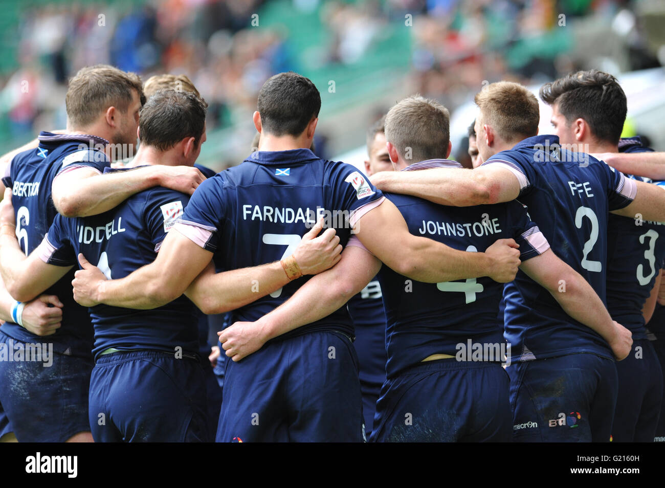 England rugby team in a huddle hi-res stock photography and images - Alamy