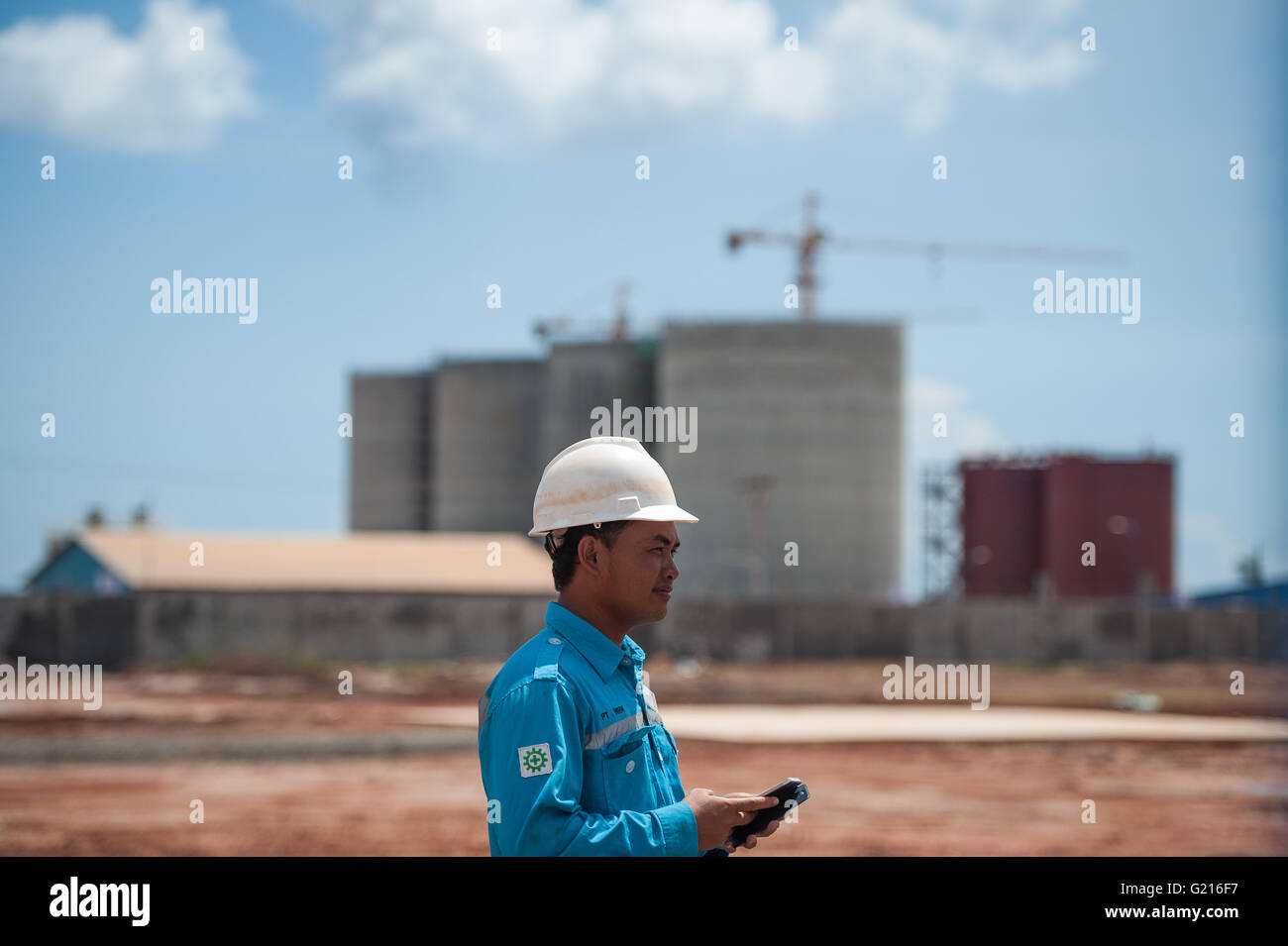Aluminium smelter worker hi-res stock photography and images - Alamy