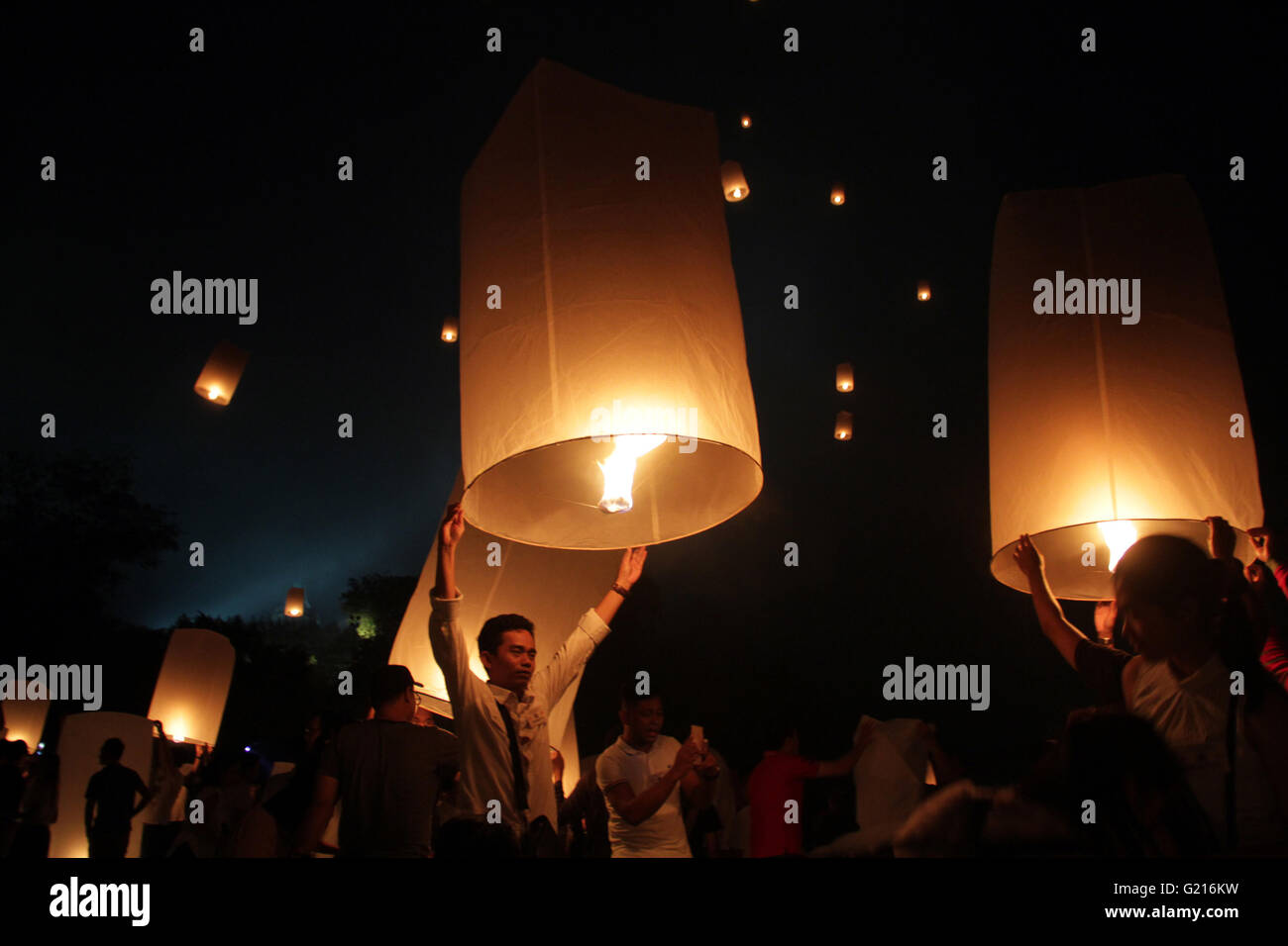 Buddhist followers hi-res stock photography and images - Alamy