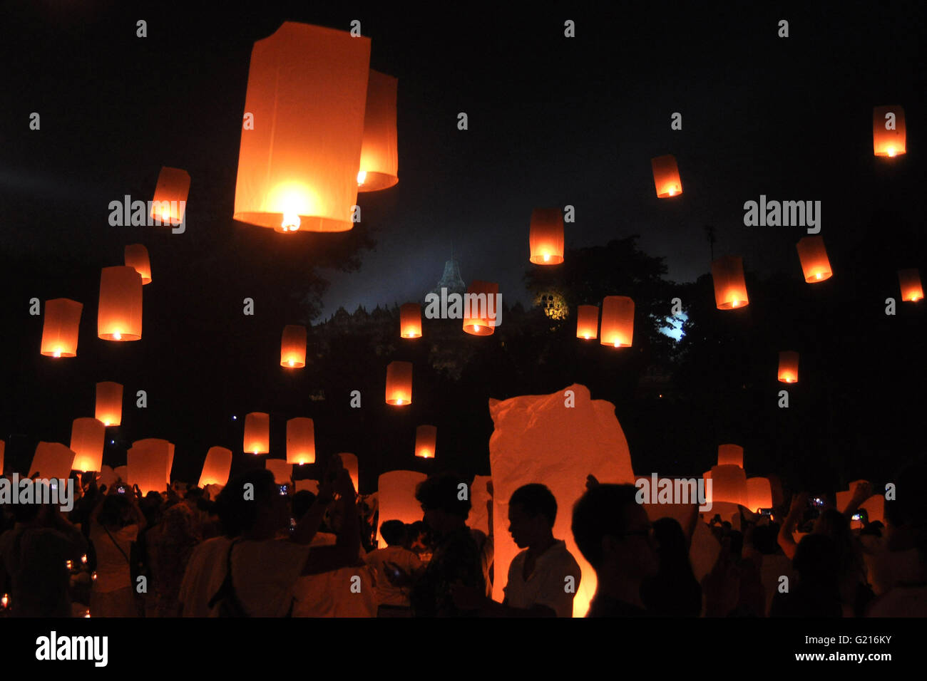 Buddhist followers hi-res stock photography and images - Alamy